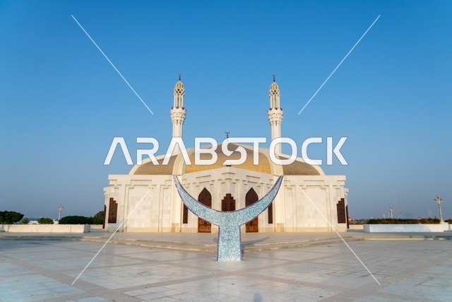 Al Rahmah Mosque in Jeddah with Crescent Sculpture - Photo