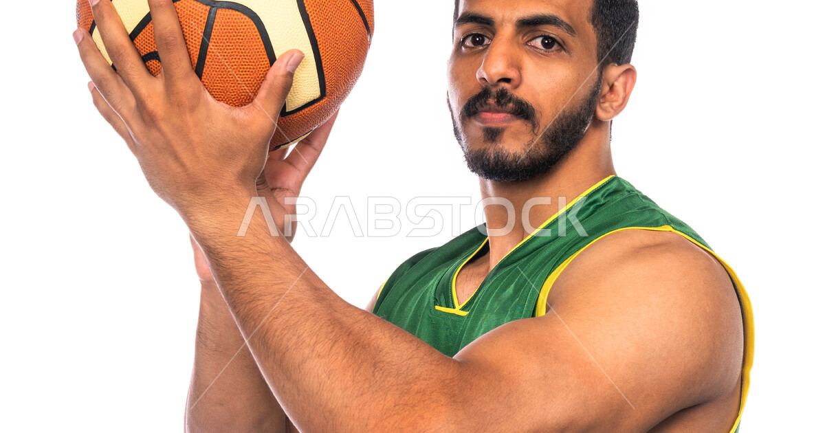 Portrait of a Saudi Arabian Gulf man wearing the clothes of a ...