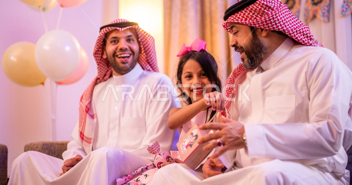 The atmosphere of the Saudi family on the feast, the feast among the ...