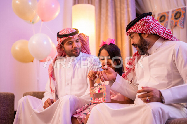 The atmosphere of the Saudi family on the feast, the feast among the ...