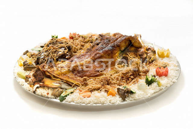 صينية مفطح رز ولحم، ذبيحة للمناسبات, خروف محشي مع الارز الابيض, مأكولات ...