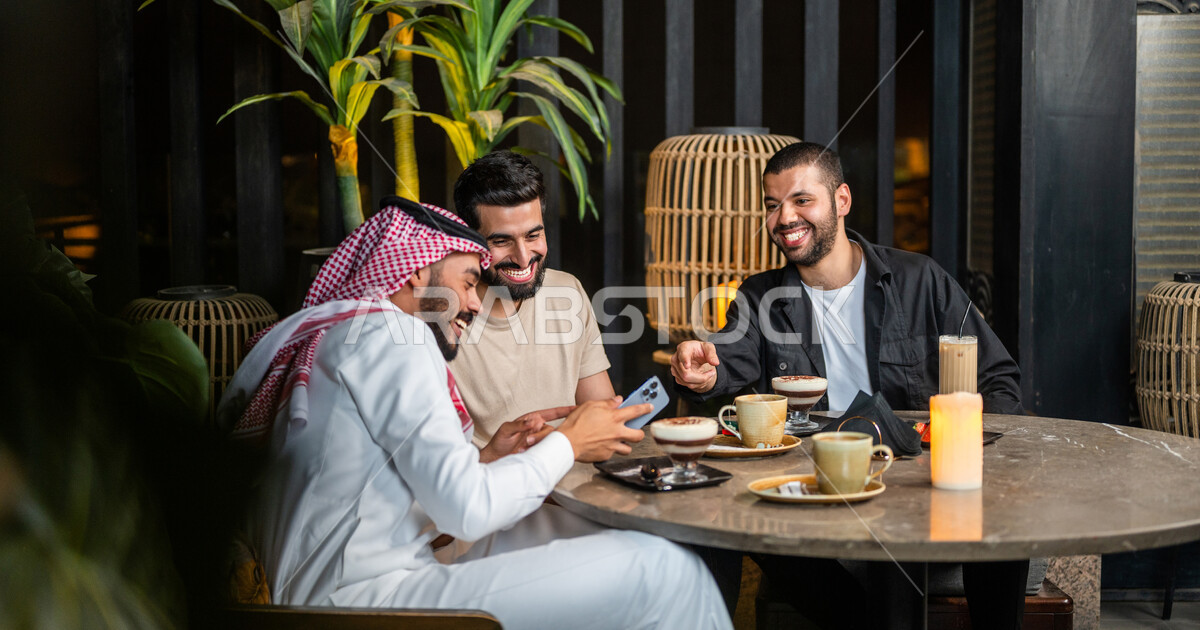 Saudi Arabian Gulf youth sitting in one of the cafes in the Kingdom of ...