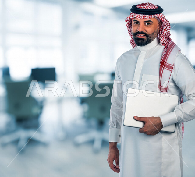 A Saudi Arabian Gulf man wearing a Saudi dress, looking to the future ...