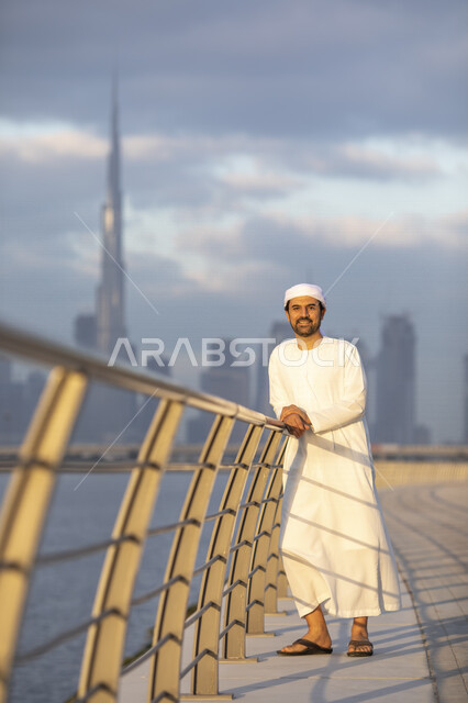 Emirati Gulf Arab man, in traditional Emirati dress, blurry background ...
