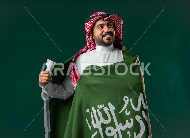 Karuma, Saudi Arabian Gulf Arab man, in traditional Saudi dress ...
