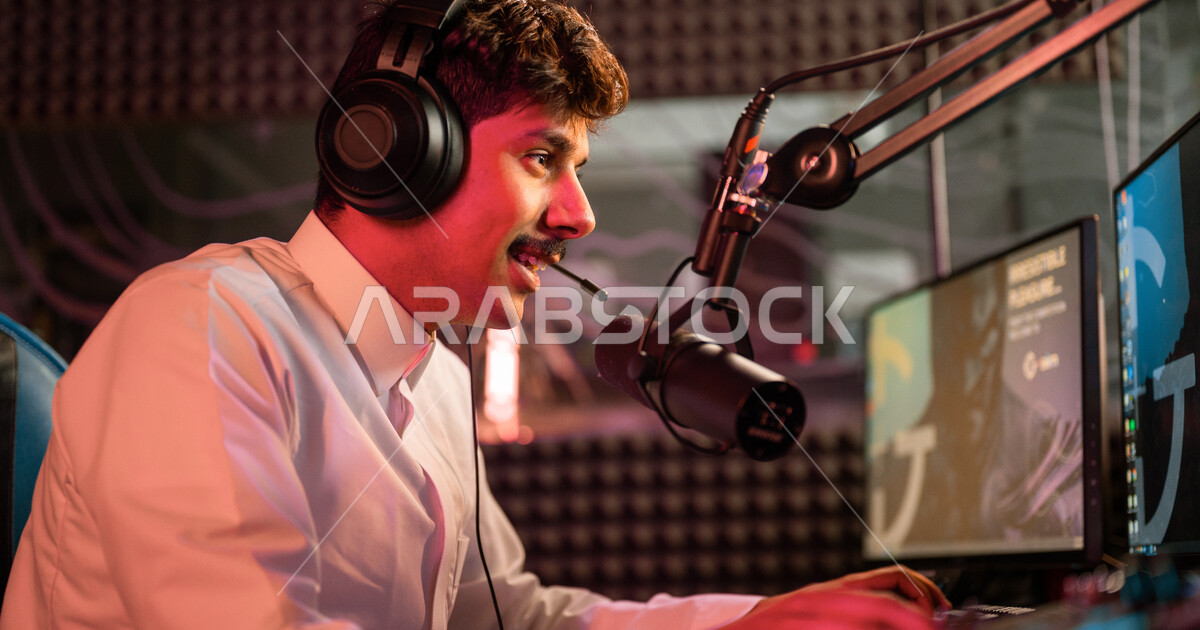 A young Saudi Arabian Gulf teenager in an electronic game store ...