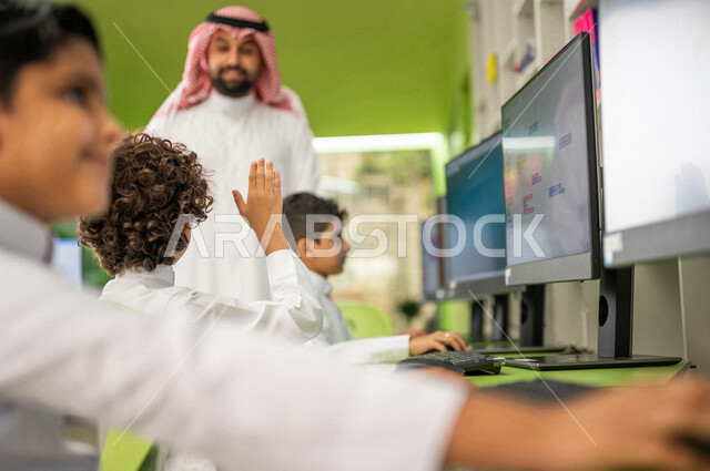 A group of Saudi Arabian Gulf students in an advanced educational ...