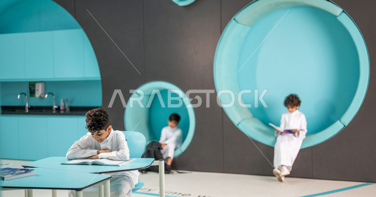 A group of Saudi Arabian Gulf students in an advanced educational ...