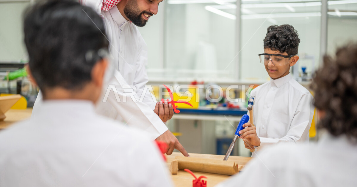 A Saudi Arabian Gulf teacher in an advanced educational school ...