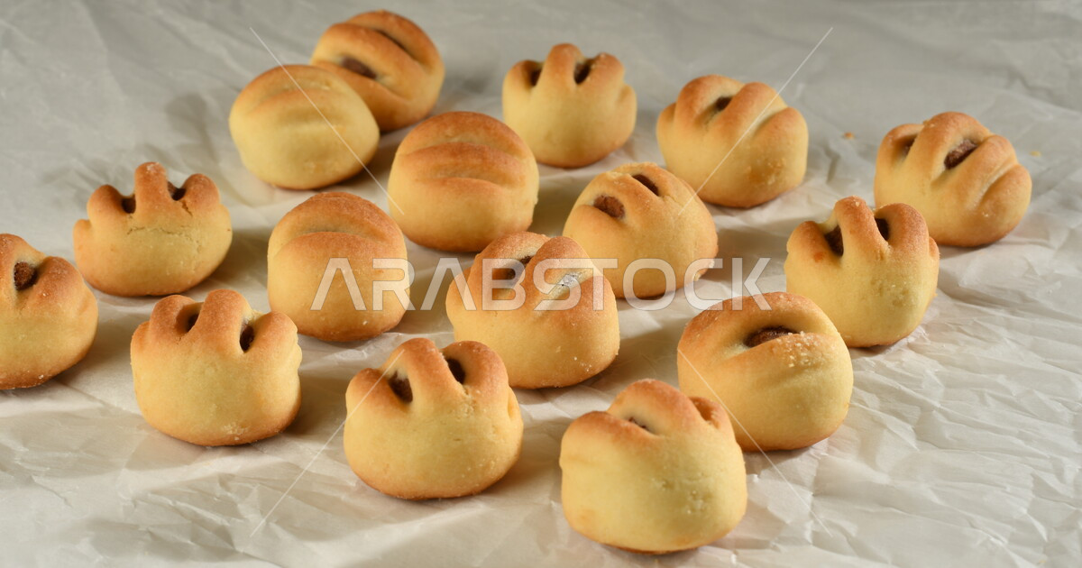 Delicious maamoul seeds, a picture of Ajwa cakes, delicious Eid cakes ...