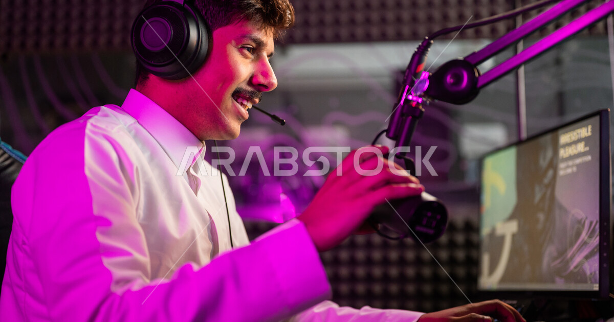 A young Saudi Arabian Gulf teenager in an electronic game store ...