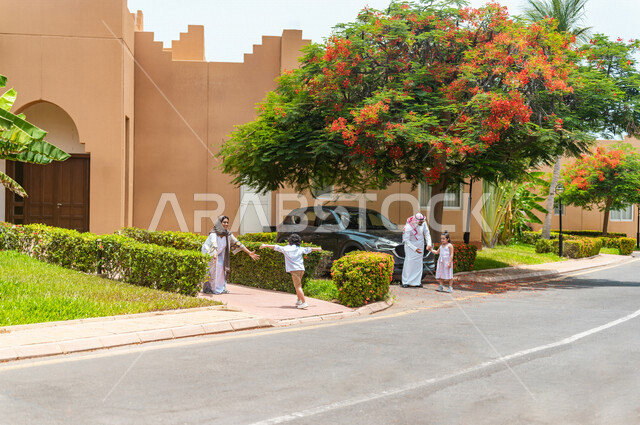 A Saudi Arabian Gulf family living in high-end residential ...