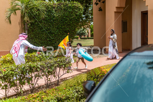 A Saudi Arabian Gulf family living in high-end residential ...
