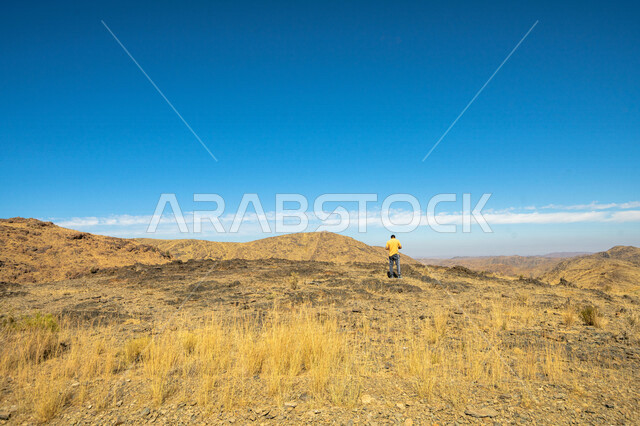 A corner from the back of a tourist in the desert areas, the desert ...