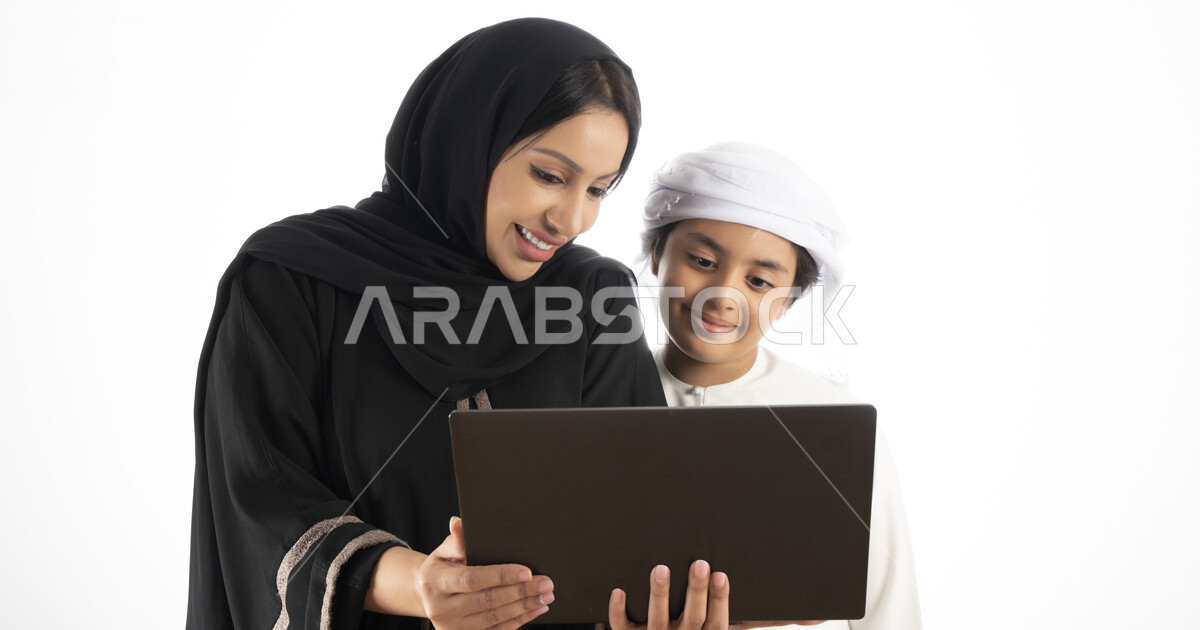 Portrait of an Arab Gulf Emirati mother wearing the Emirati traditional ...