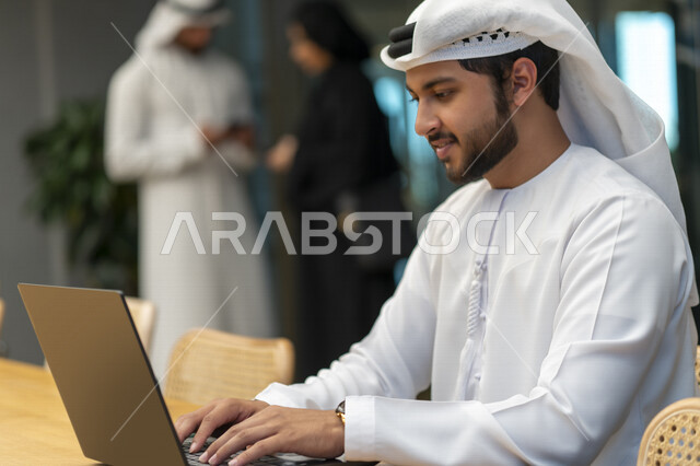 A close-up image of an Arab Emirati Gulf man wearing traditional dress ...