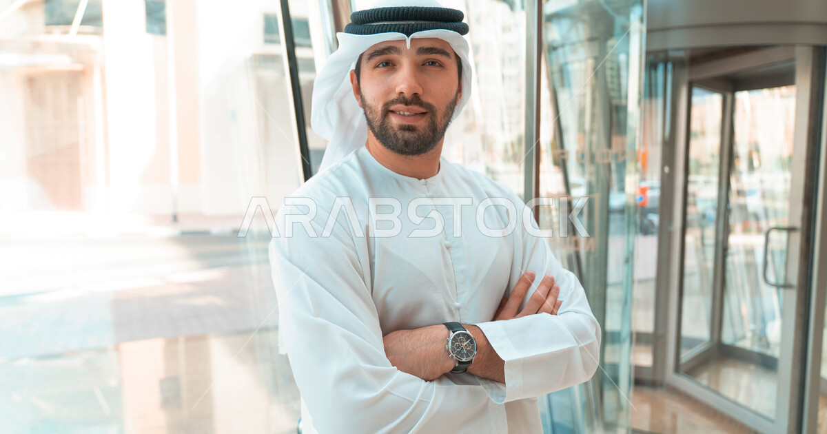 Emirati Gulf Arab businessman wearing traditional Emirati dress and ...