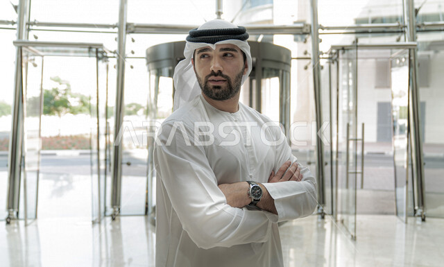 Emirati Gulf Arab businessman wearing traditional Emirati dress and ...