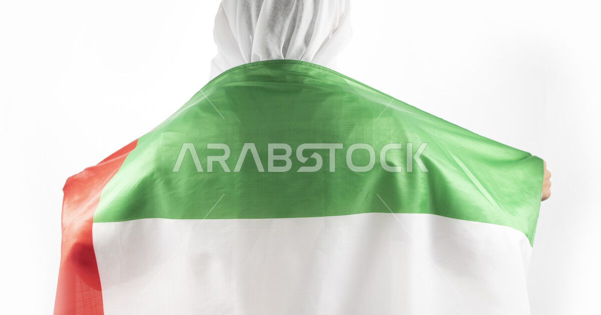 Portrait from the back of an Emirati Arab Gulf man, in traditional ...