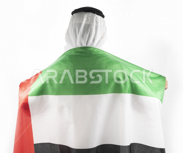 Portrait from the back of an Emirati Arab Gulf man, in traditional ...