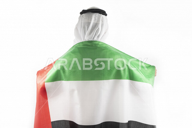 Portrait from the back of an Emirati Arab Gulf man, in traditional ...