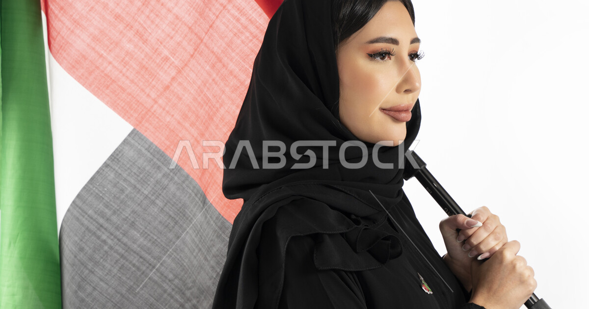 Portrait at an angle from the side of an Emirati Arab Gulf woman ...