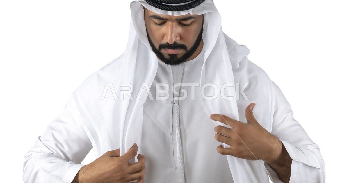 Portrait of an Arab Emirati Gulf man wearing the traditional Emirati ...