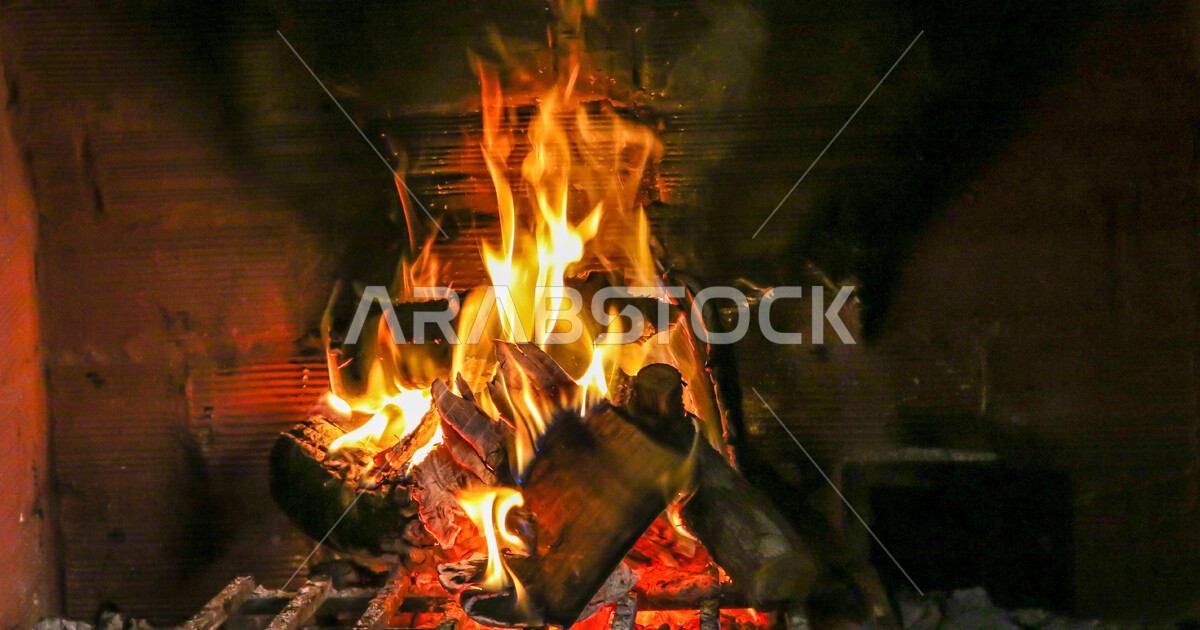 صورة مقربة لنيران مشتعلة، موقد حطب، مدفئة أخشاب، فحم مشتعل - صورة ...