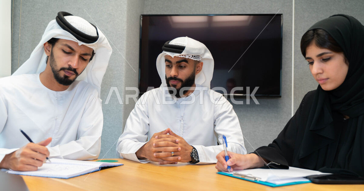 Arab Emirati Gulf students at the university, sharing academic ...