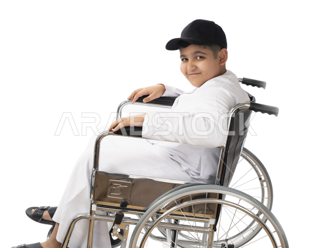 Portrait of an Arab Emirati Gulf child dressed in the traditional ...