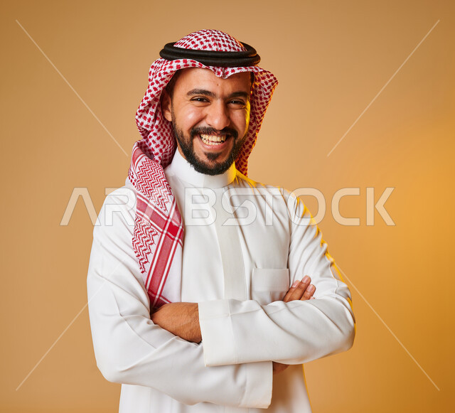 Portrait of a Saudi Arabian Gulf man wearing traditional Saudi dress ...