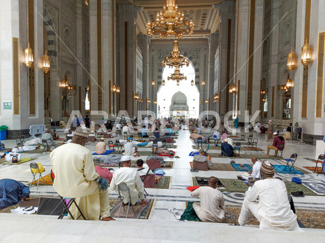 A group of worshipers inside the Grand Mosque in Mecca, Saudi Arabia ...