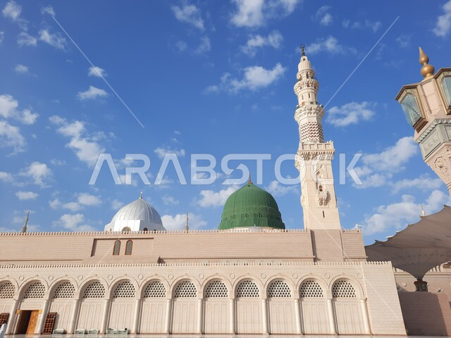 The Prophet's Mosque in Madinah, Saudi Arabia, the Noble Sanctuary of ...