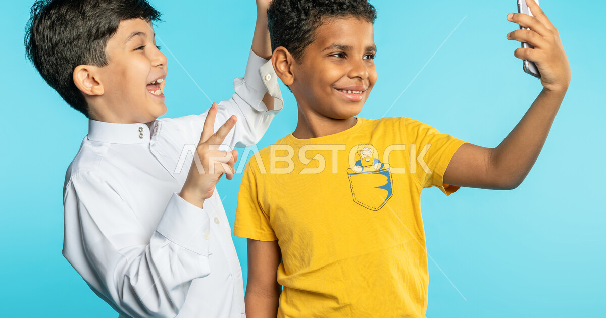 Portrait of two Saudi Arabian Gulf children with facial and hand ...