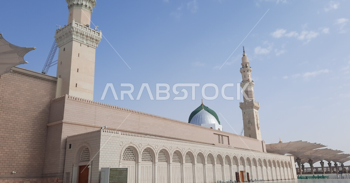 ساحة المسجد النبوي الشريف في المدينة المنورة في المملكة العربية ...