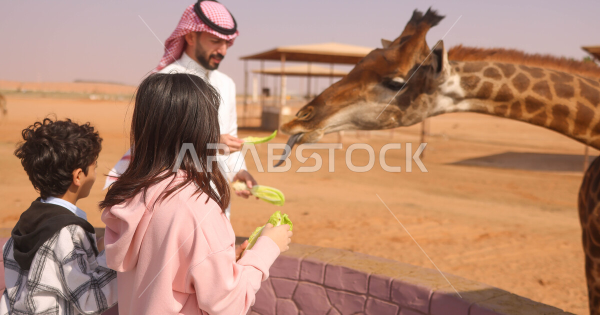 A Saudi Gulf Arab family spends fun times in the zoo in the Kingdom of ...