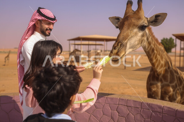 A Saudi Gulf Arab family spends fun times in the zoo in the Kingdom of ...