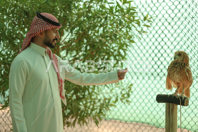 A Saudi Arabian Gulf man in the zoo in the Kingdom of Saudi Arabia ...