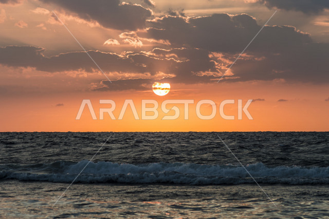Sunset and sunrise on the shore of the Arabian Sea in Jeddah, sunset ...