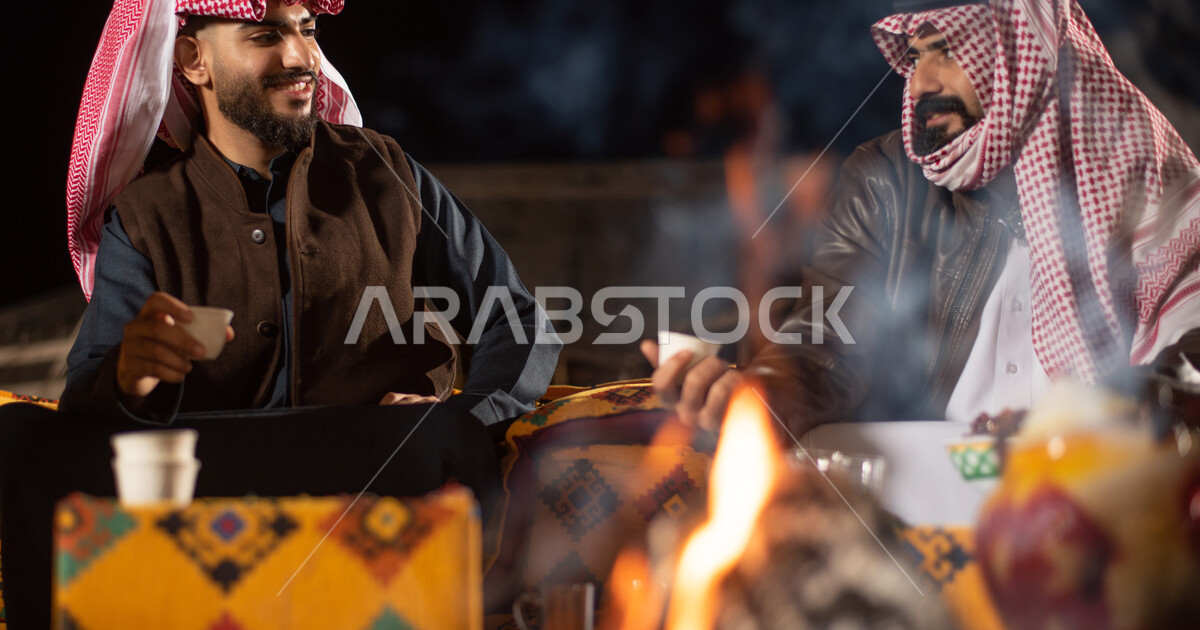 الجلسات الهادئة في البراري أمام موقد النار، مفهوم حسن الضيافه والكرم ...
