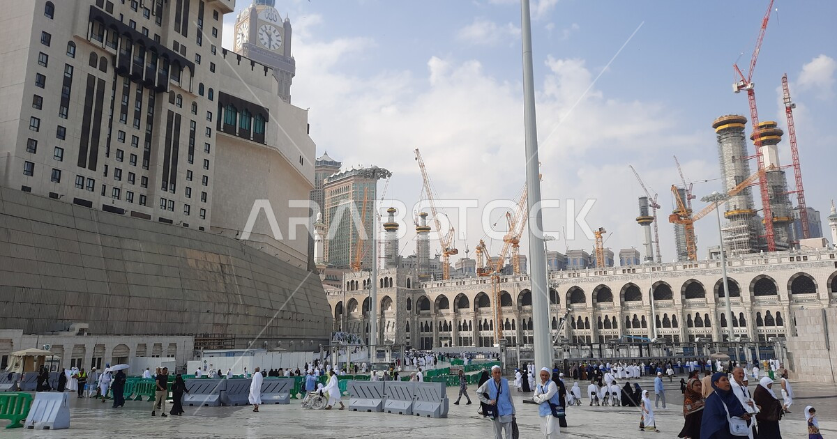 The outer courtyard of the Grand Mosque in Mecca, Saudi Arabia, Islamic ...