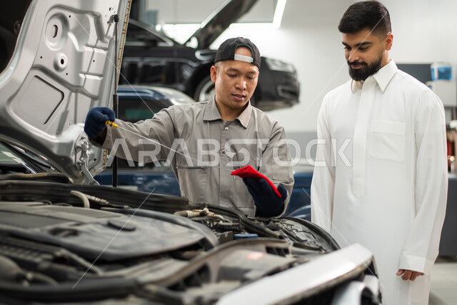 Checking the engine oil level in the car, maintenance workshops and ...