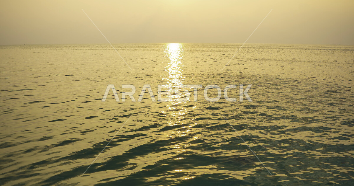 انعكاس الشمس على البحر، غروب الشمس، هدوء البحر، مناظر طبيعية خلابة ...