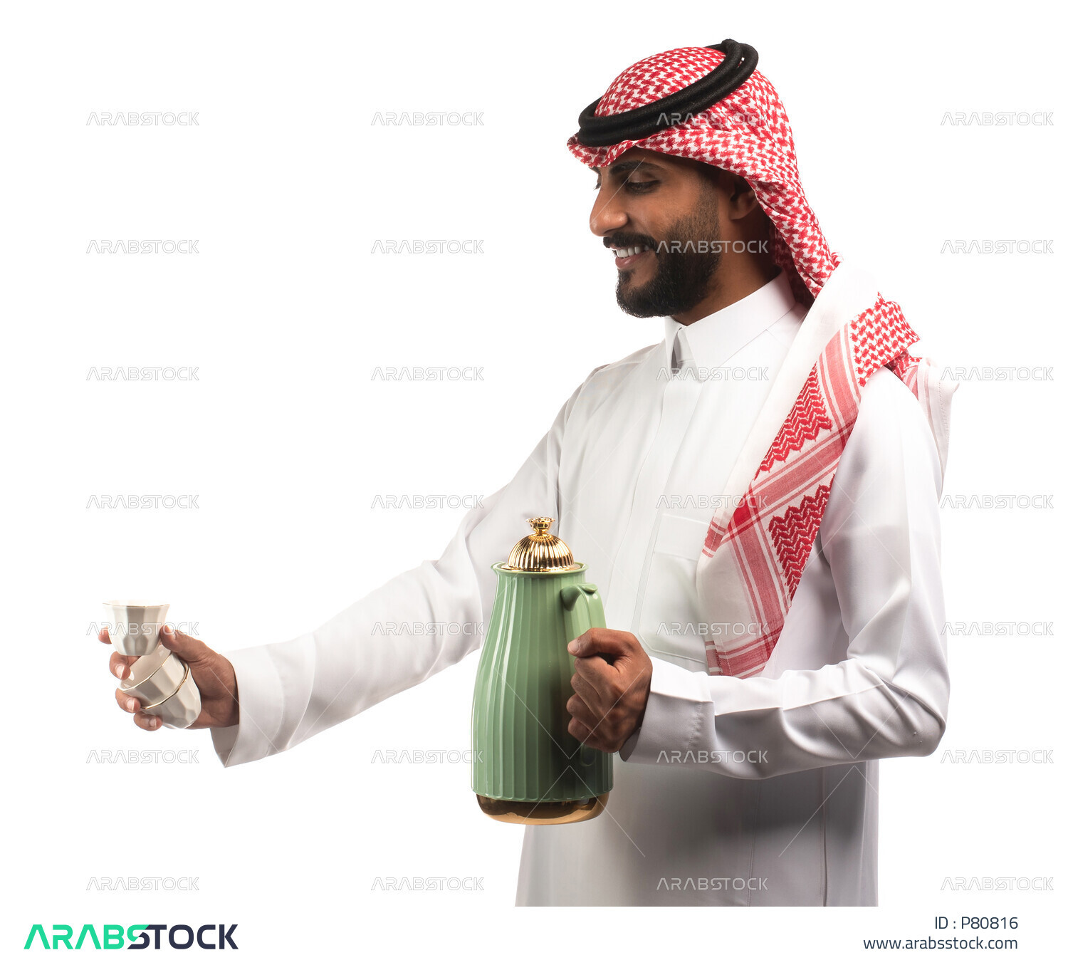 Portrait of a Saudi Arabian Gulf man wearing traditional Saudi dress ...