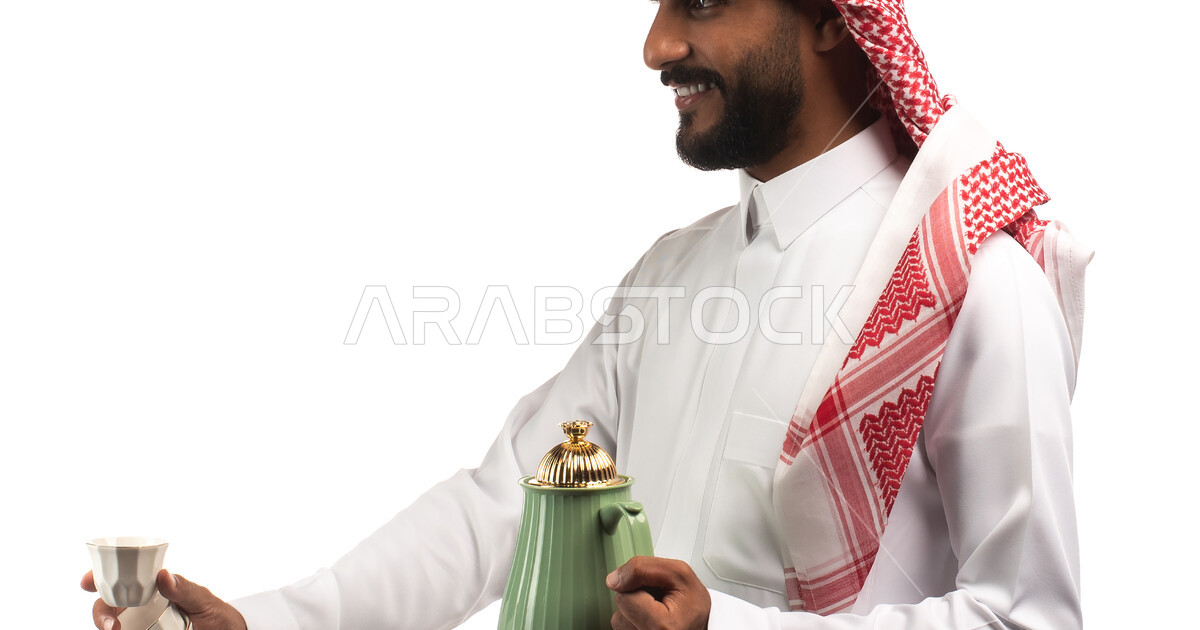 Portrait of a Saudi Arabian Gulf man wearing traditional Saudi dress ...