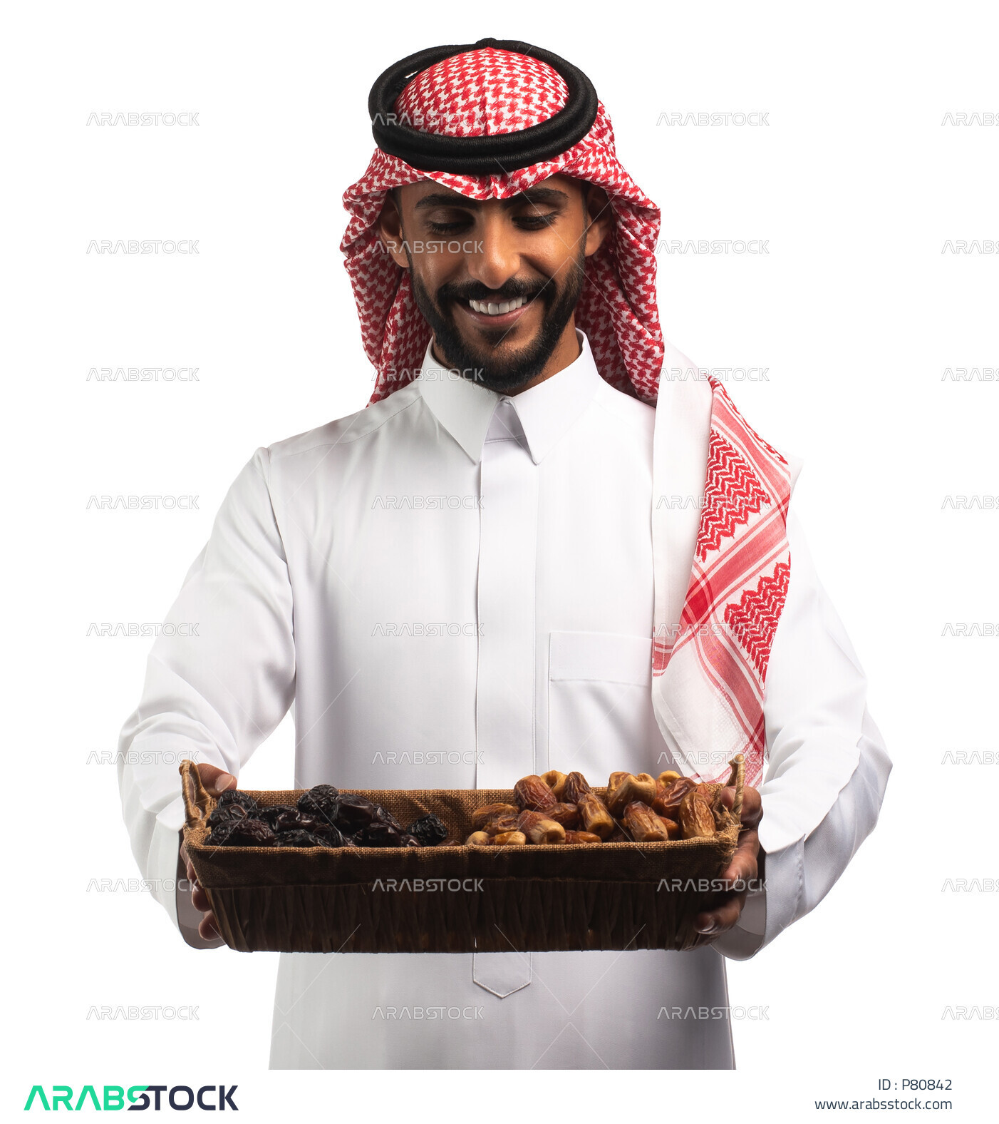 Portrait of a Saudi Arabian Gulf man wearing the traditional Saudi ...