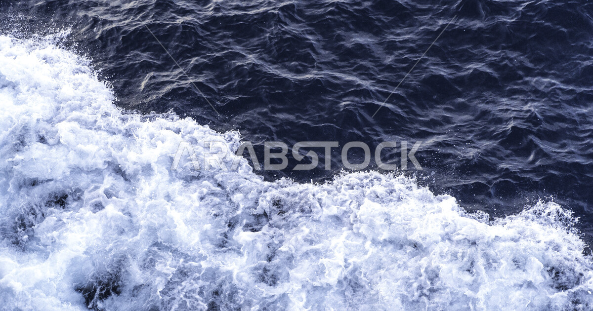 صورة مقربة لأمواج البحر بالمملكة العربية السعودية ، أمواج البحر الأحمر ...