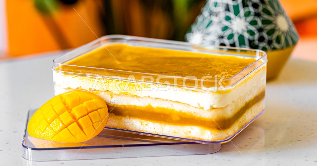 .Delicious mango cake, cake with layers of cream and fresh mango ...