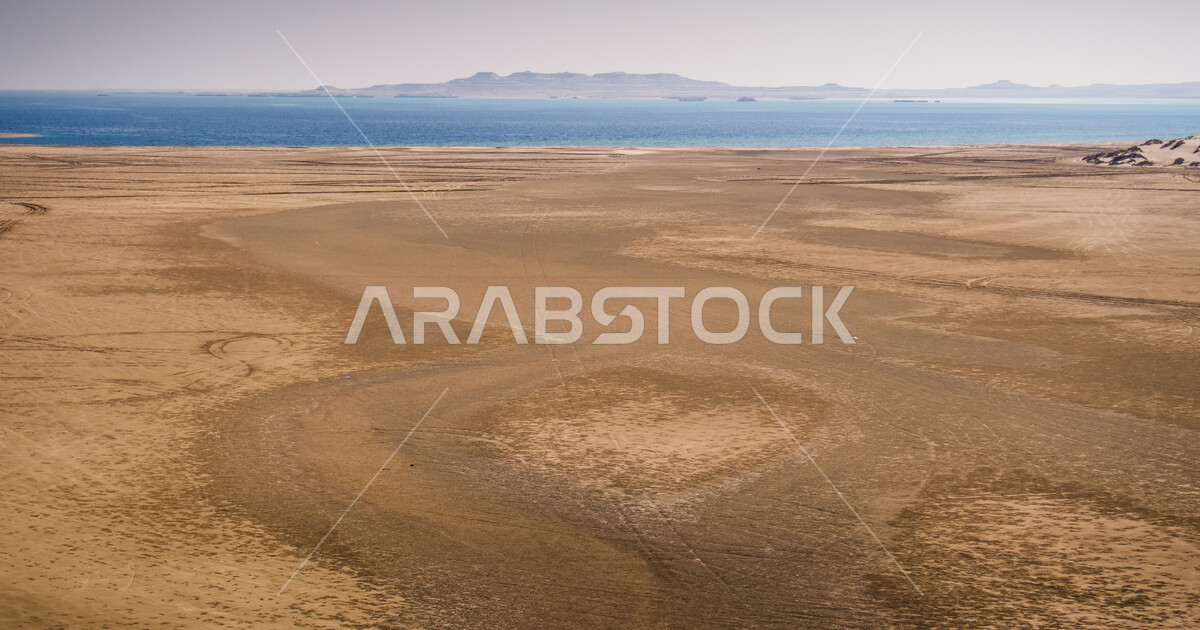 منطقة خور العديد في قطر، مياه البحر الزرقاء، شاطئ البحر، رمال البحر ...