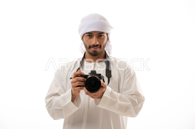 Portrait of an Arab Emirati Gulf man in traditional Emirati dress ...